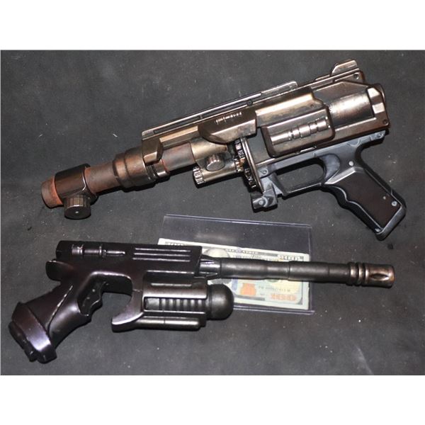 GUARDIANS OF THE GALAXY VOL 2 SCREEN USED TULLK BOTH GUN BLASTER WEAPON ...
