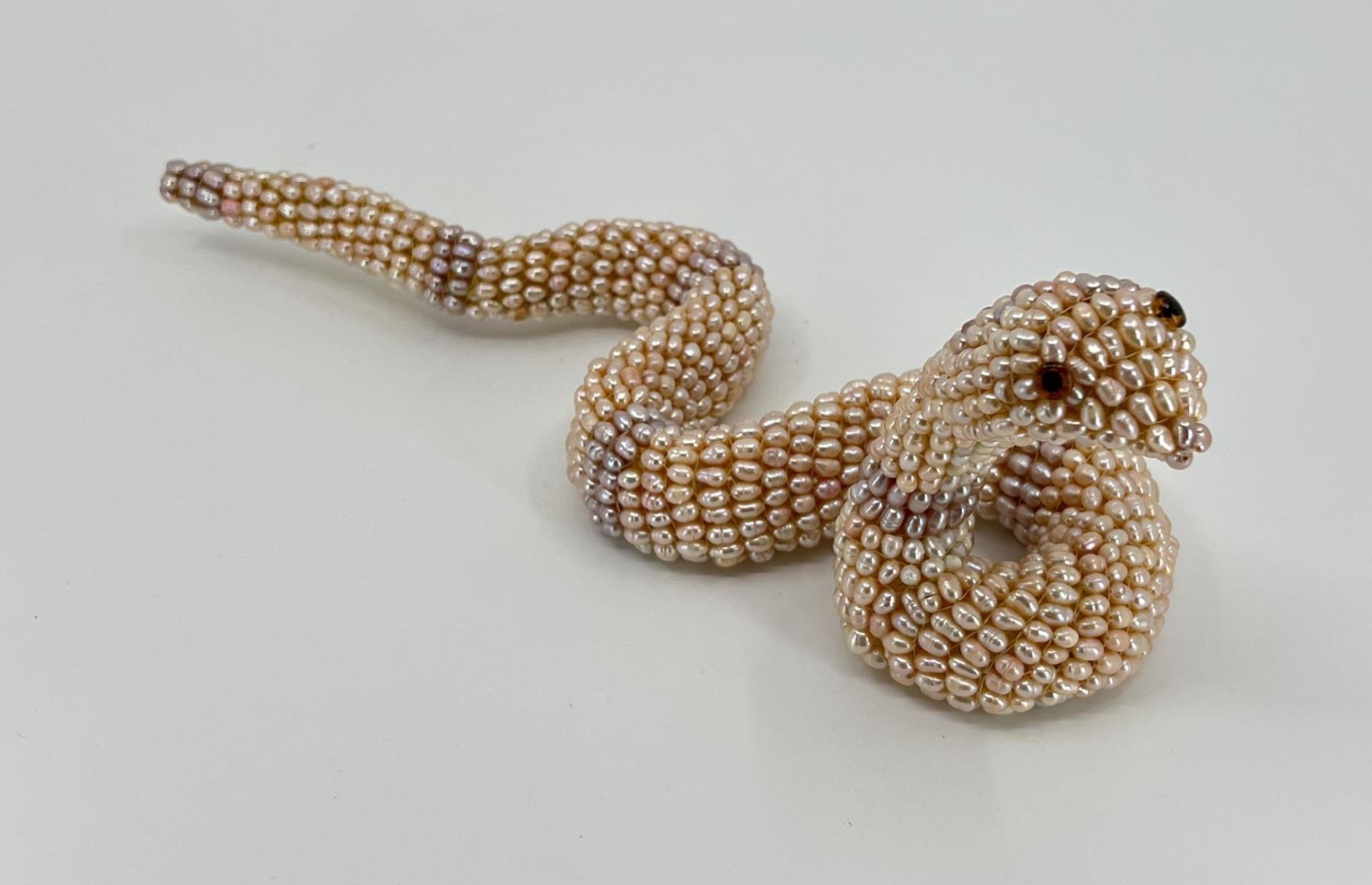 Jiangsu China Freshwater Pearl Animal Snake