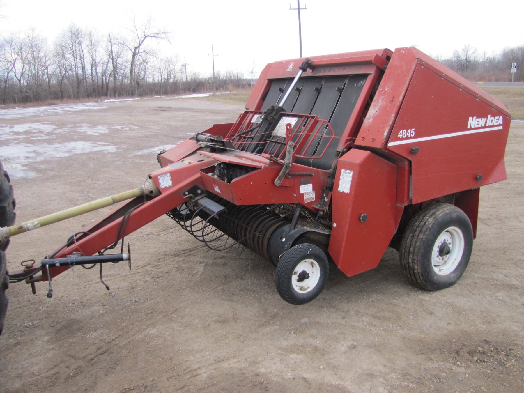 New Idea 4845 round baler