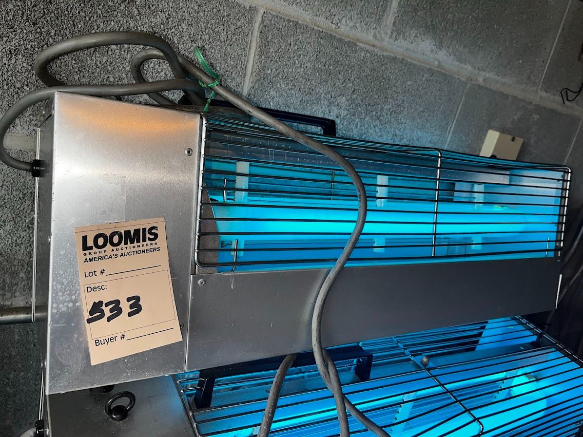 COMMERCIAL ELECTRIC BUG LIGHT