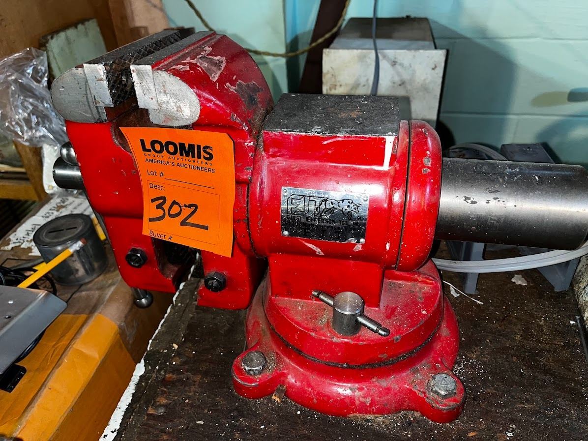 MULTI SWIVEL BENCH VICE WITH PIPE JAWS