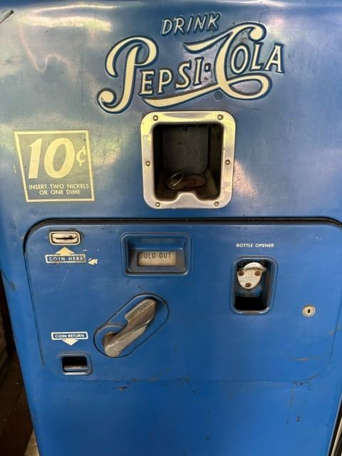 EARLY 10 CENT PEPSI MACHINE