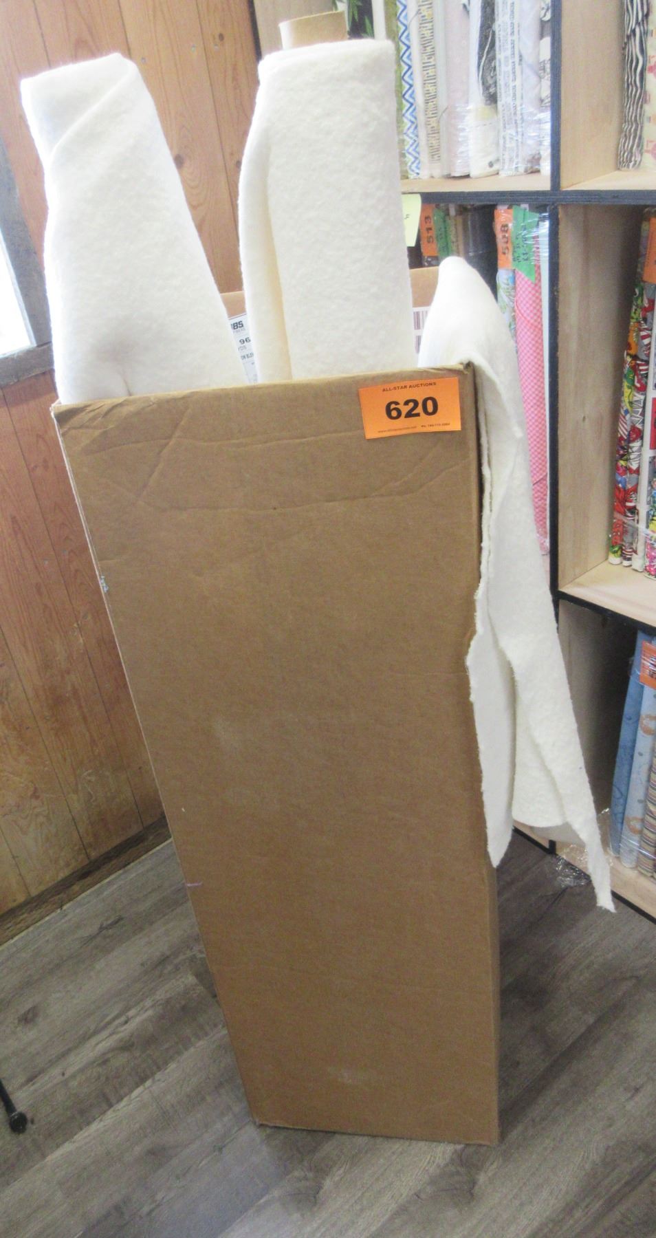 NEW: BOX C/W APPROX. 5 METERS OF QUILT FILL