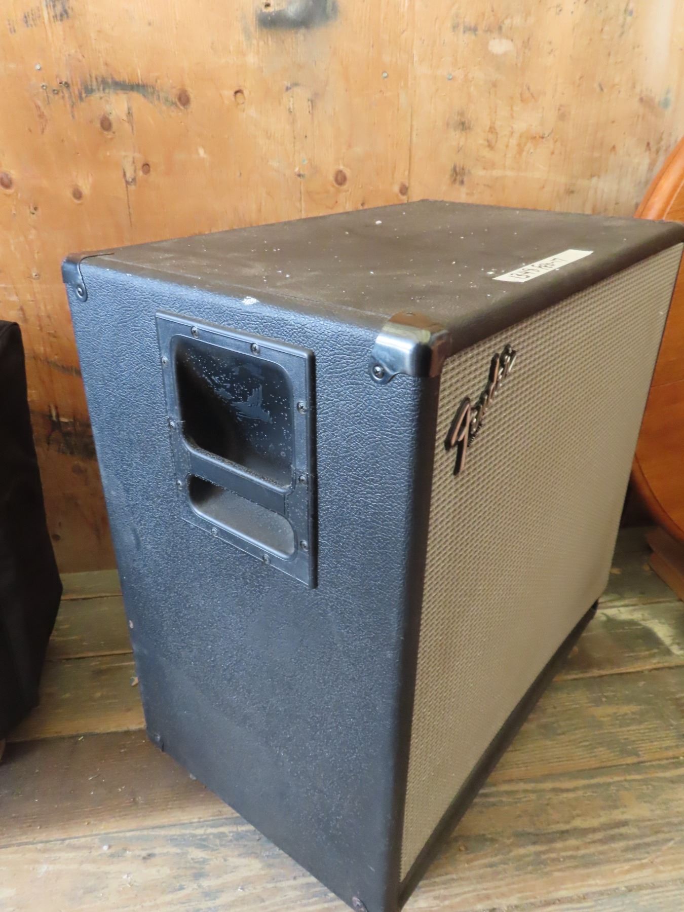 fender speaker bassman 15" subwoofer 26" x 30 " box - Schmalz Auctions