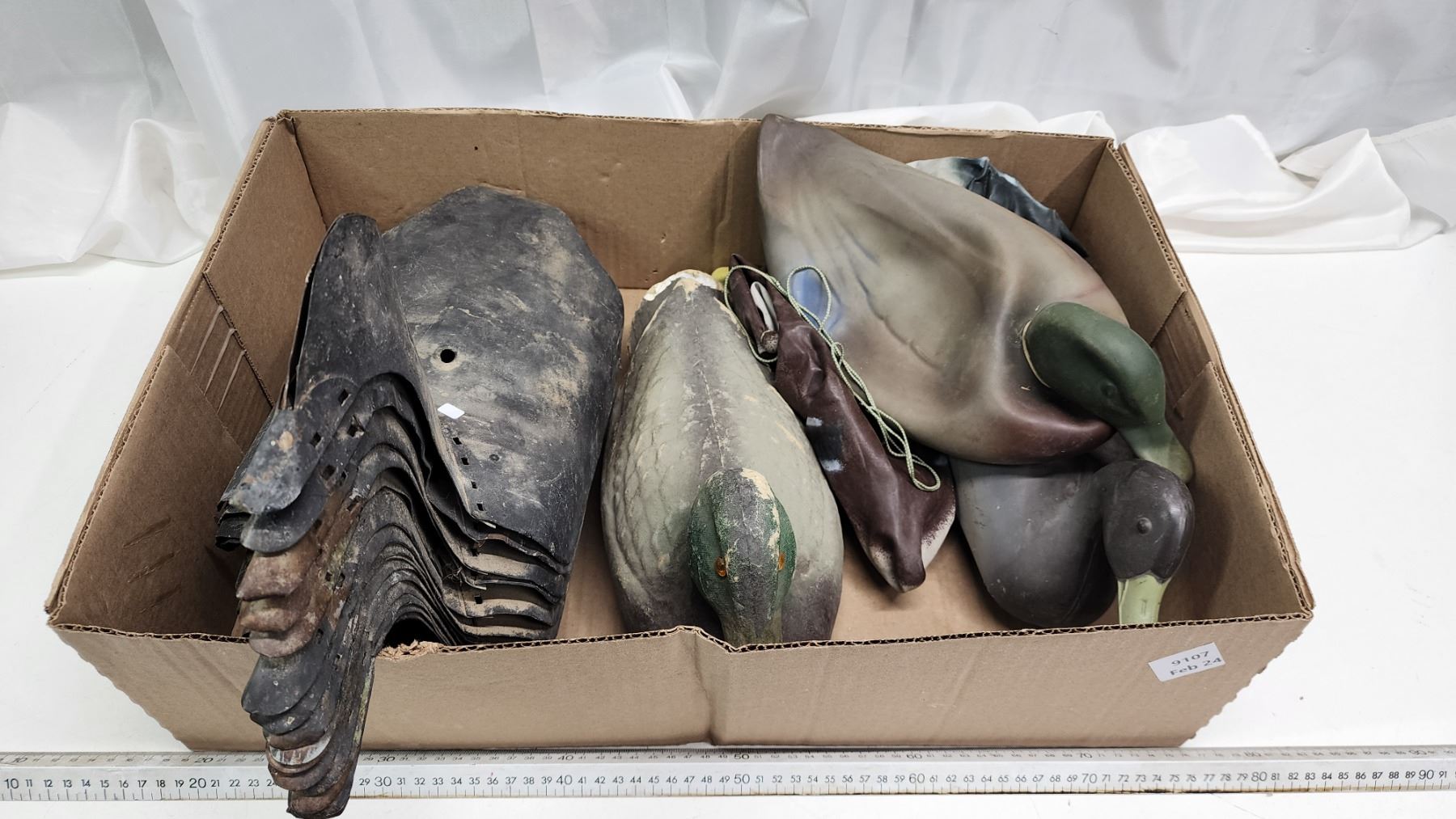 Box of antique duck decoys - Schmalz Auctions