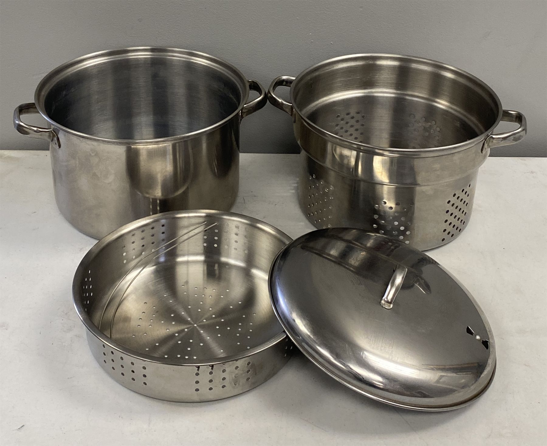 TWO TIER STEAMING POT