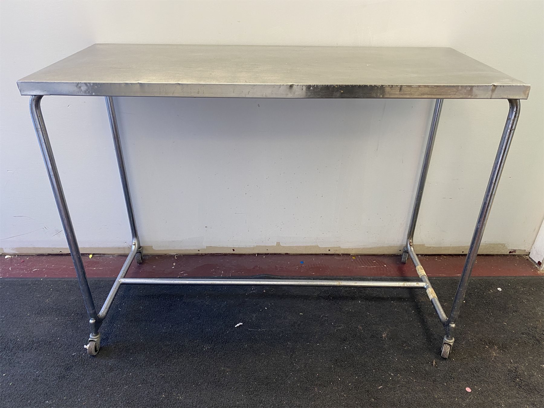 STAINLESS STEEL TABLE ON WHEELS