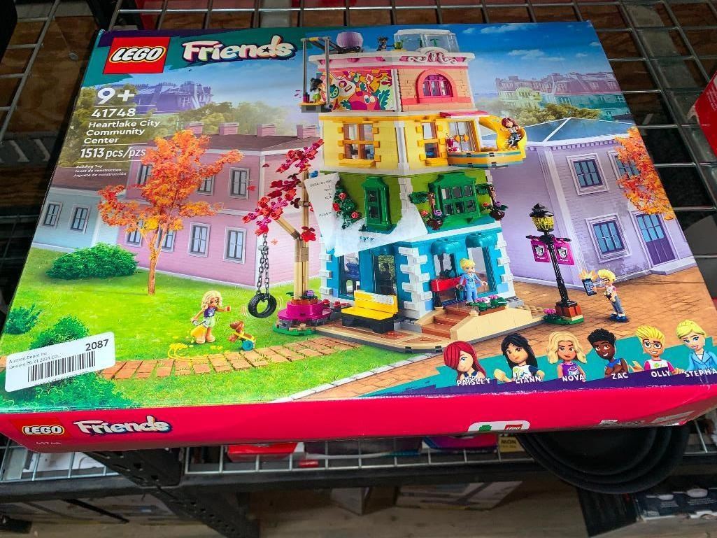 Lego Friends Heartlake city community center