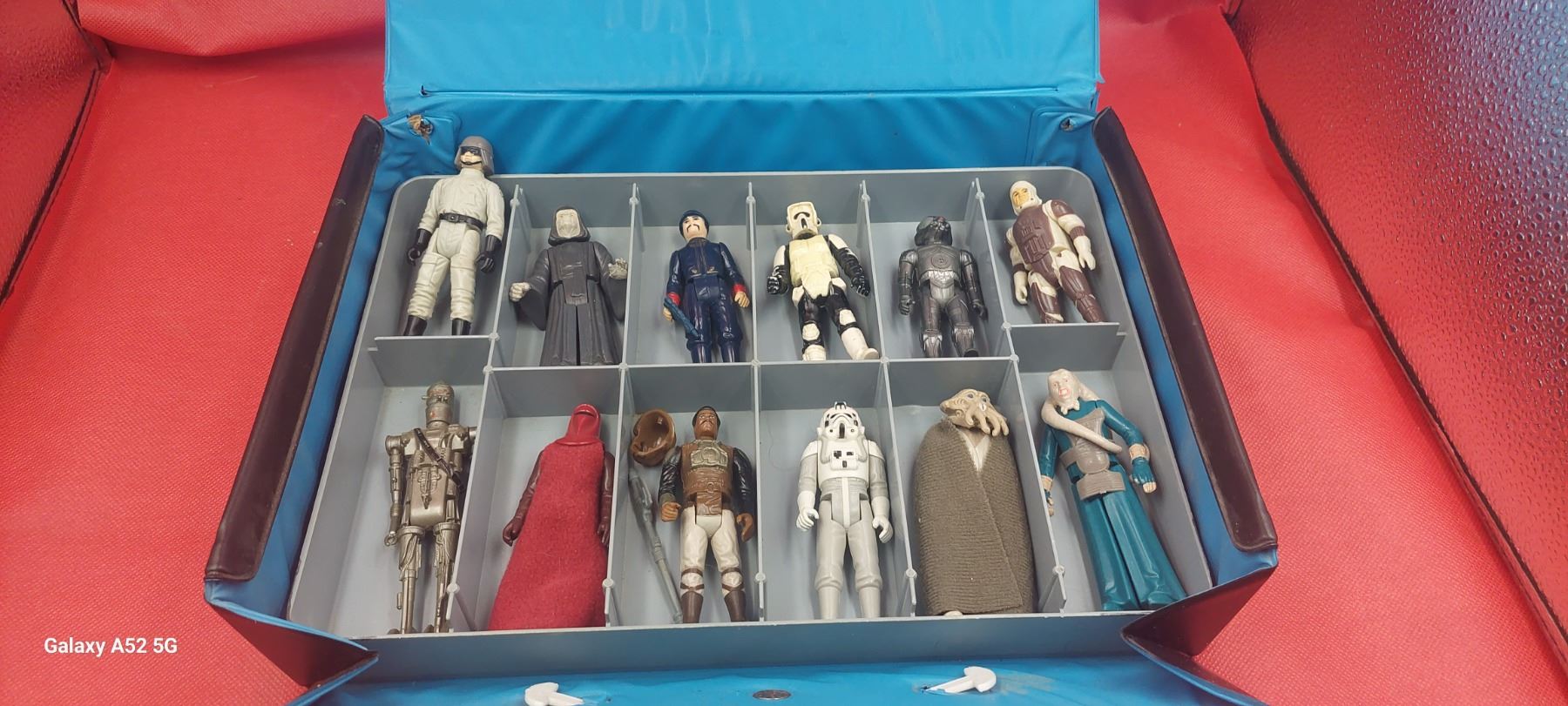 Vintage original Star Wars carrying case full of 24 Star Wars acttion ...