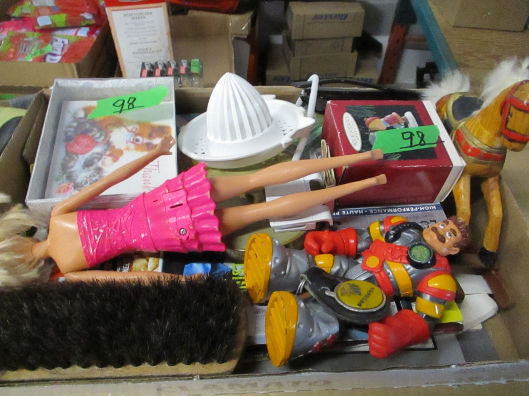 FLAT C/W ASSORTED HOUSEWARES, ETC