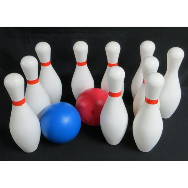 Plastic Kids Bowling Pin Set With 2 Balls