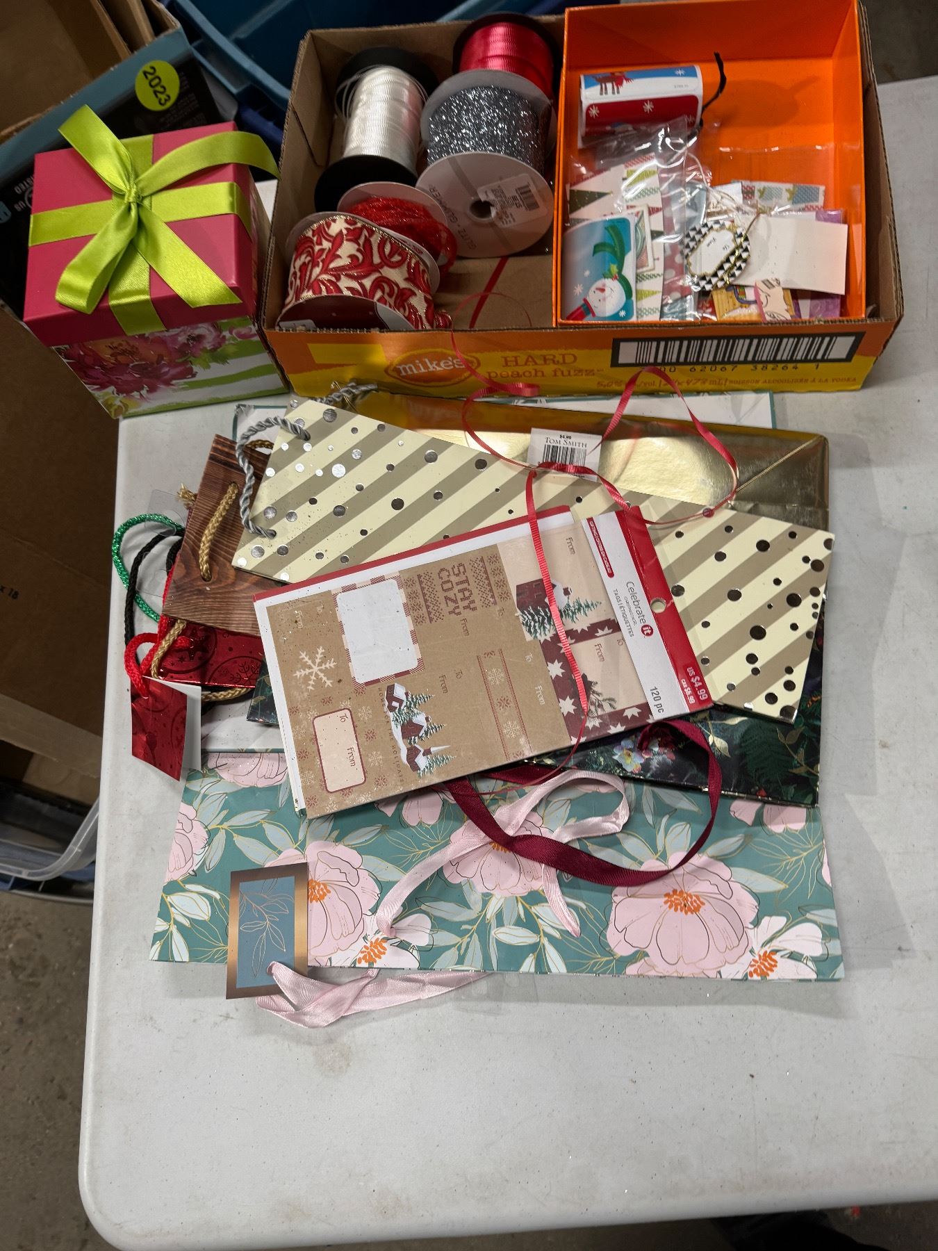 Gift wrap items
