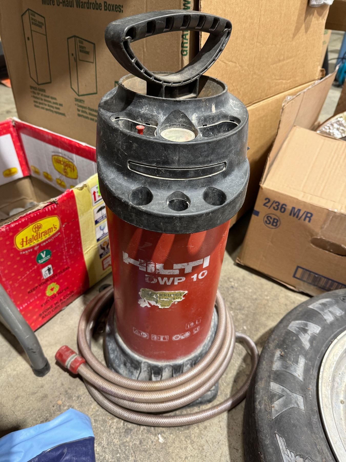 Hilti DWP 10 portable water tank working