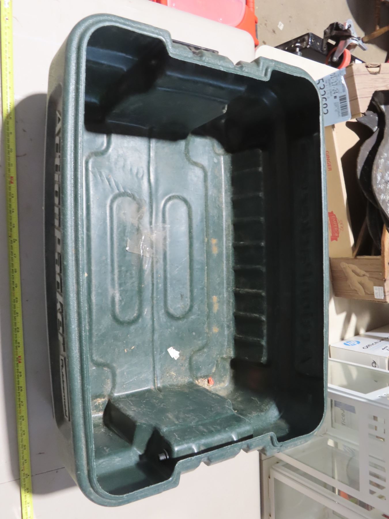 58.7L rubber maid action packer - Schmalz Auctions