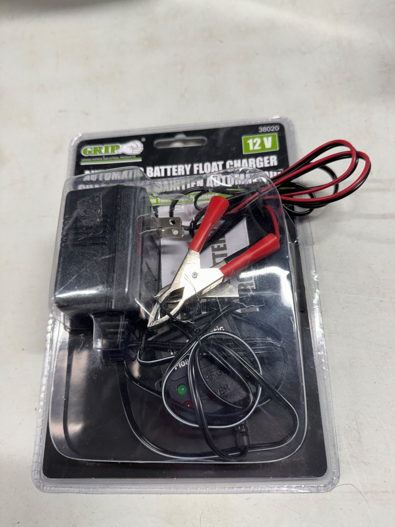 Automatic battery float charger