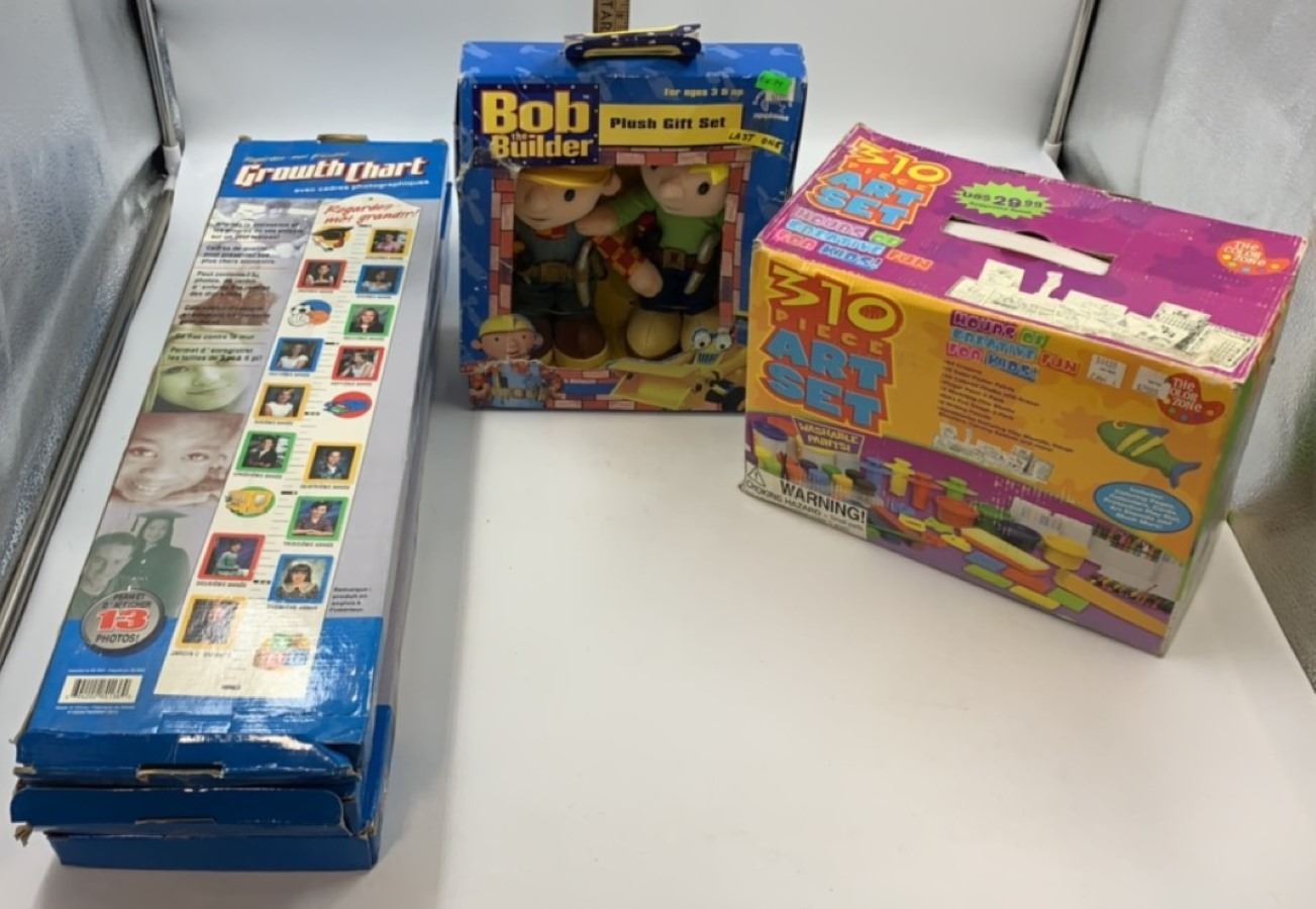 Bob The Builder Plush Gift Set, 3 Growth Charts, 310 Piece Art Set