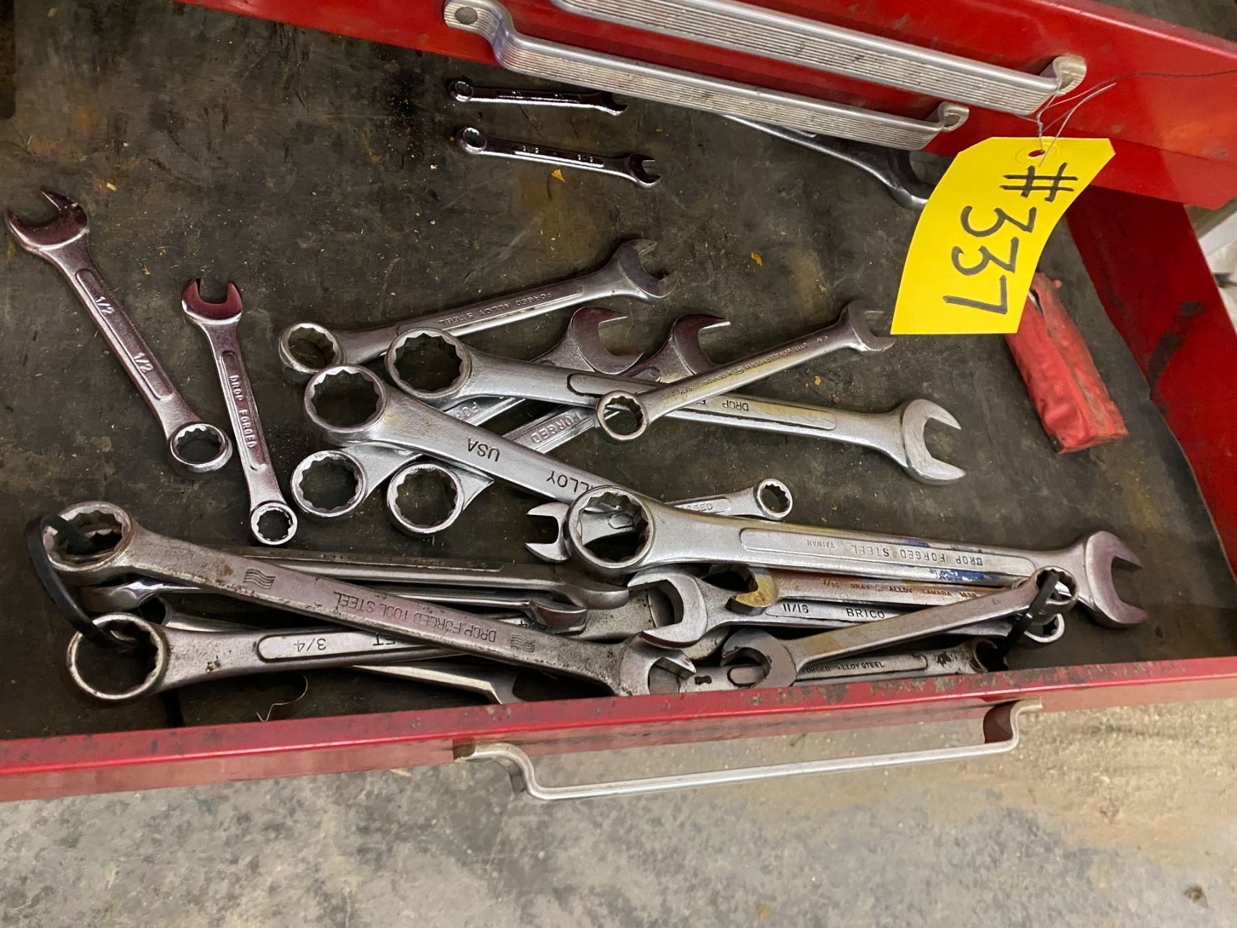 Beach 12-drawer upper tool box; Snap-On 4-drawer bottom tool box ...