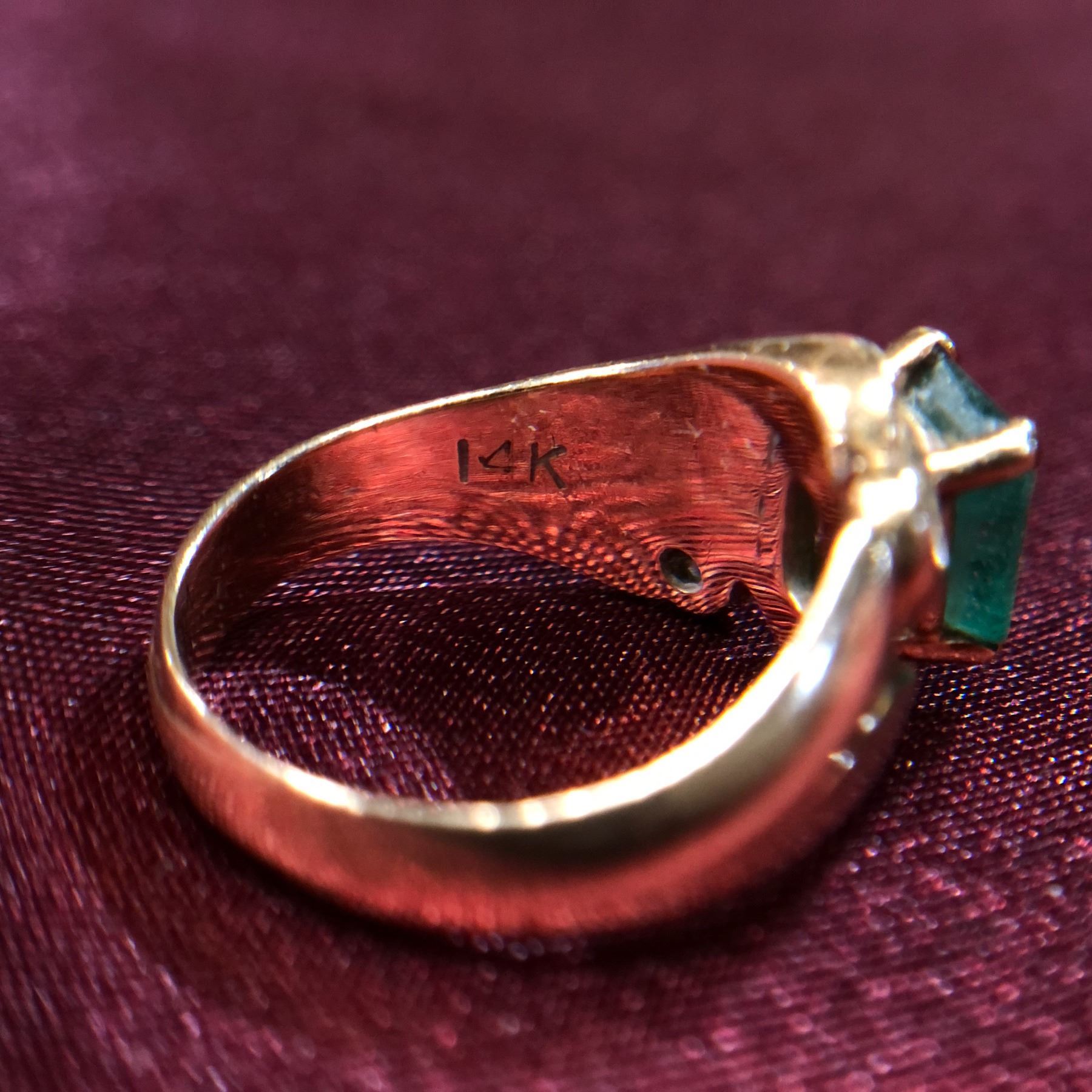 14k Yellow Gold Accent Diamonds Ring W Emerald Stone Estate Jewelry