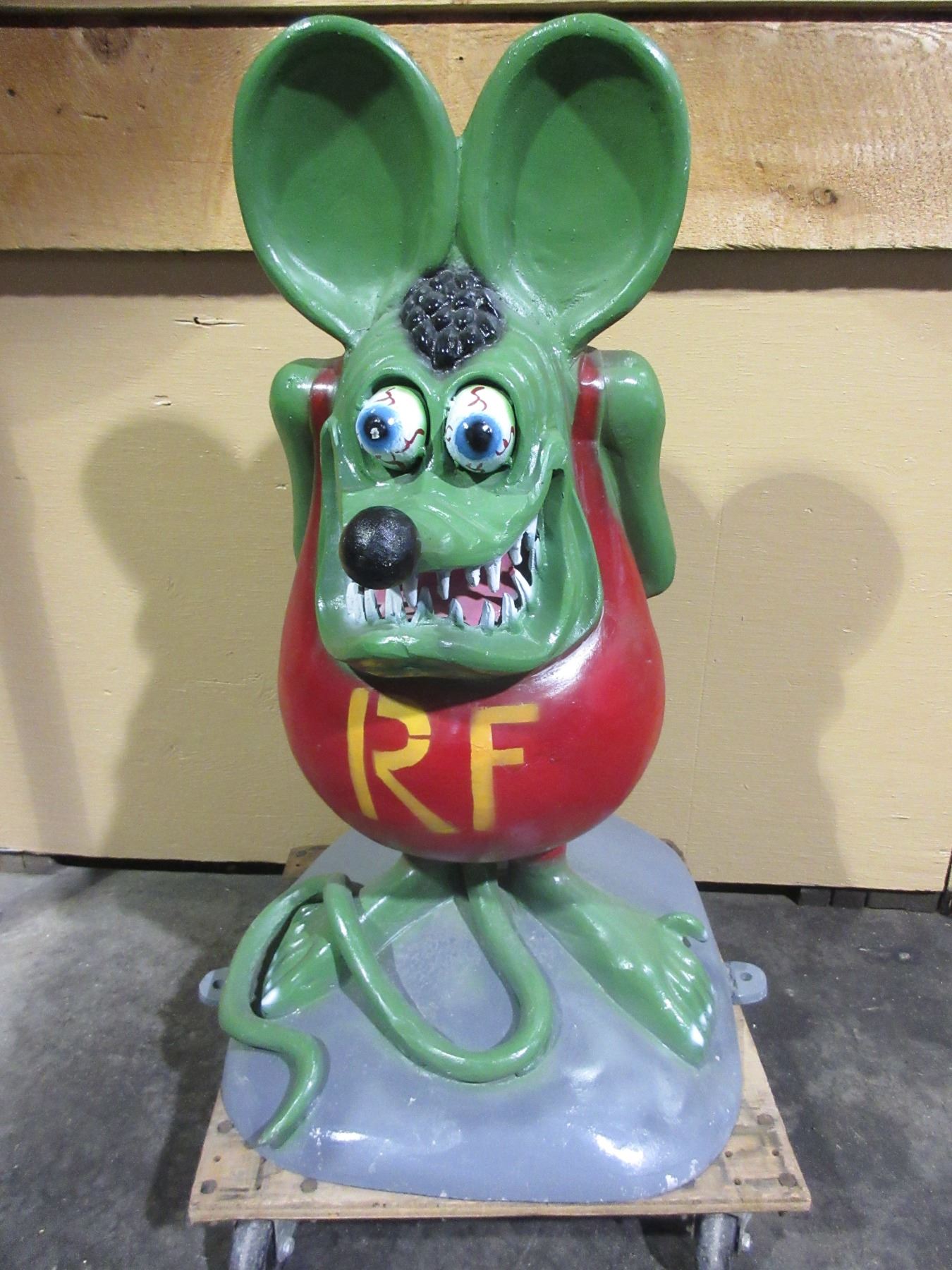 Cast Aluminum Rat- RF- 36"H X 20" Base