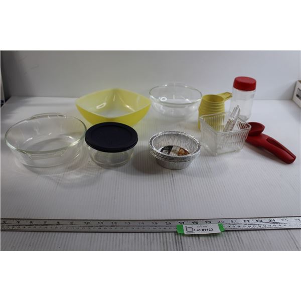 Pyrex Container 4 Measuring Cups Assorted Kitchenware Bodnarus