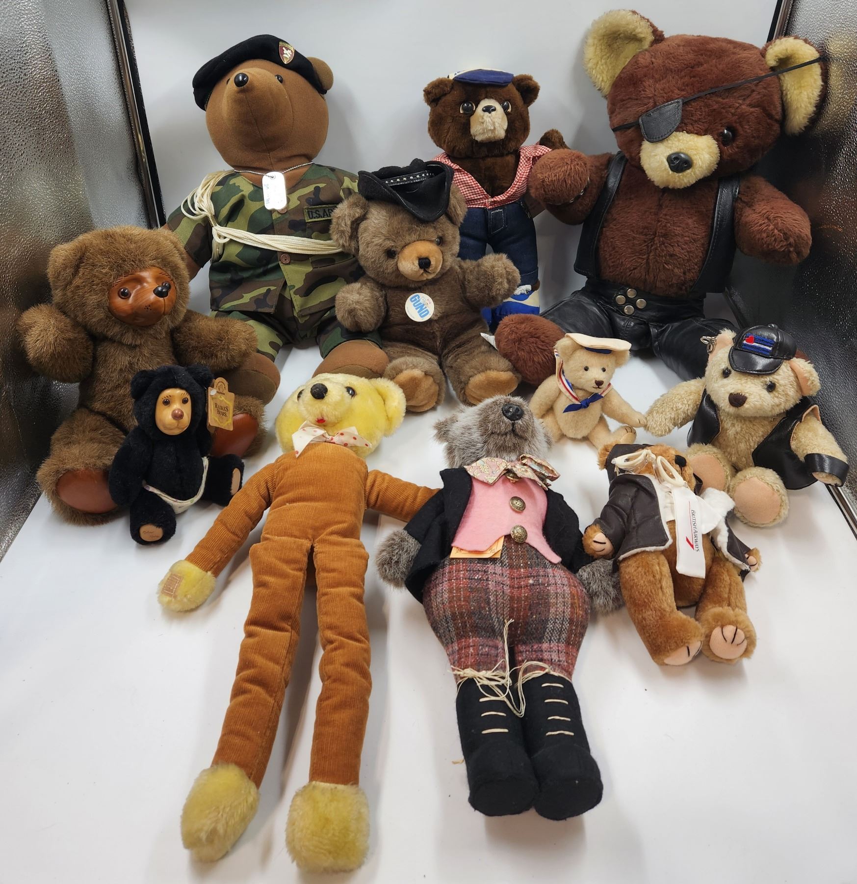 Large Lot of Vintage Collectible Bears
