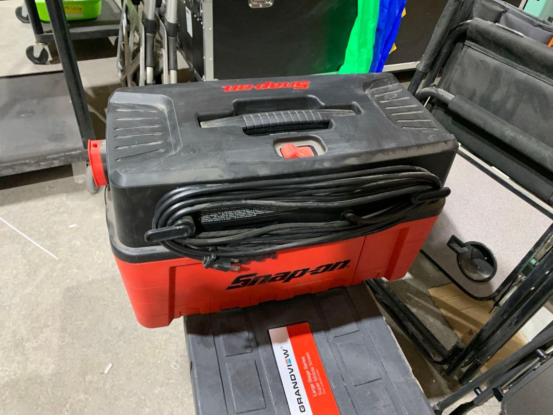 Snap on Wet/Dry Box Vac - 4 Gal