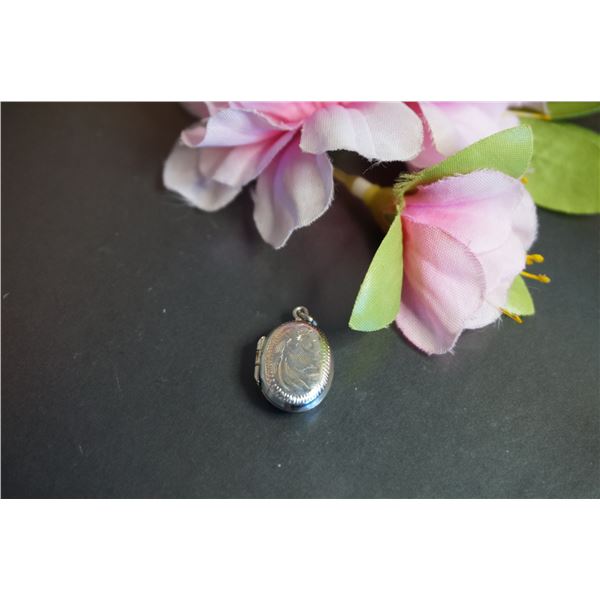 Vintage silver picture locket pendant
