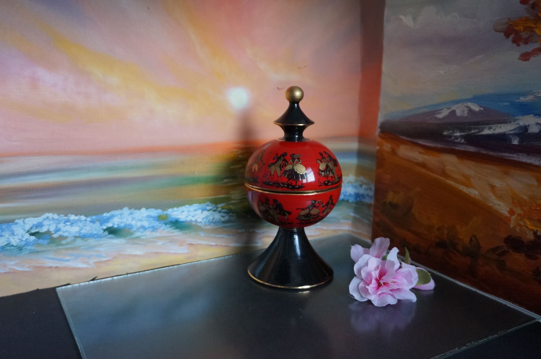 Vintage Florentine hand made in Italy leaded porcelain footed box