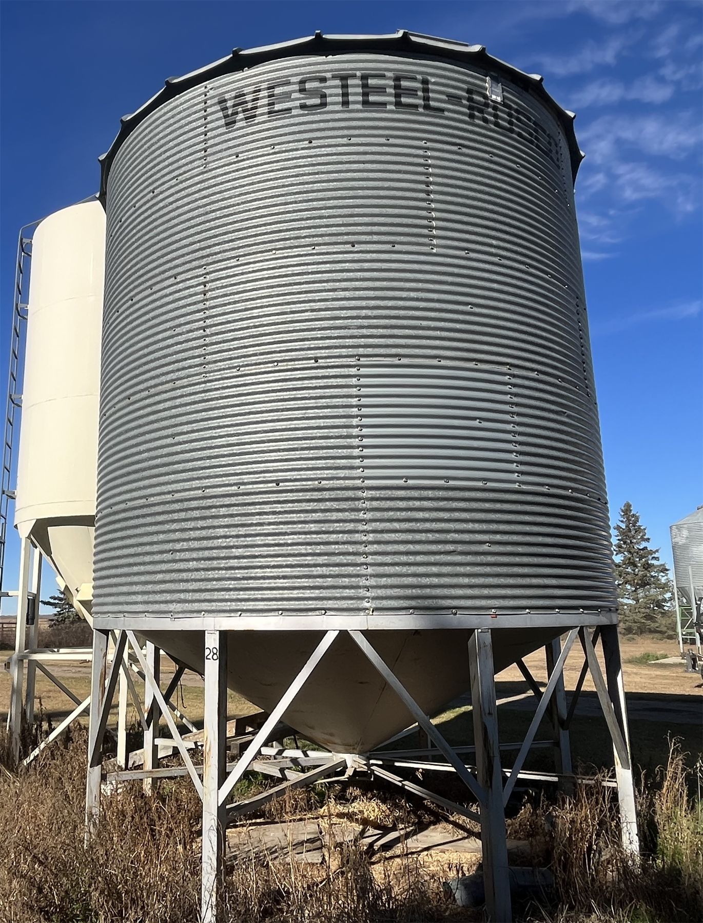 2000 Bushel Westeel Hopper Bin