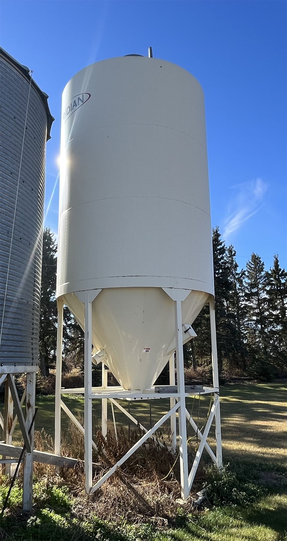 1000 Bushel Meridian Hopper Bin