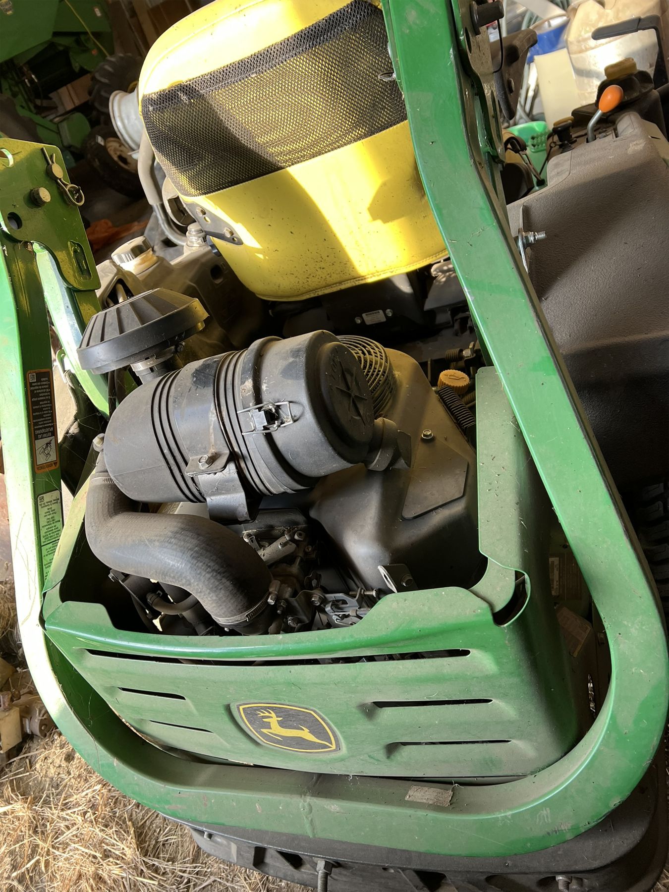 2013 John Deere Z930M with Roll Bar. 60"Blade. 25HP Gas Motor. 121 Hrs