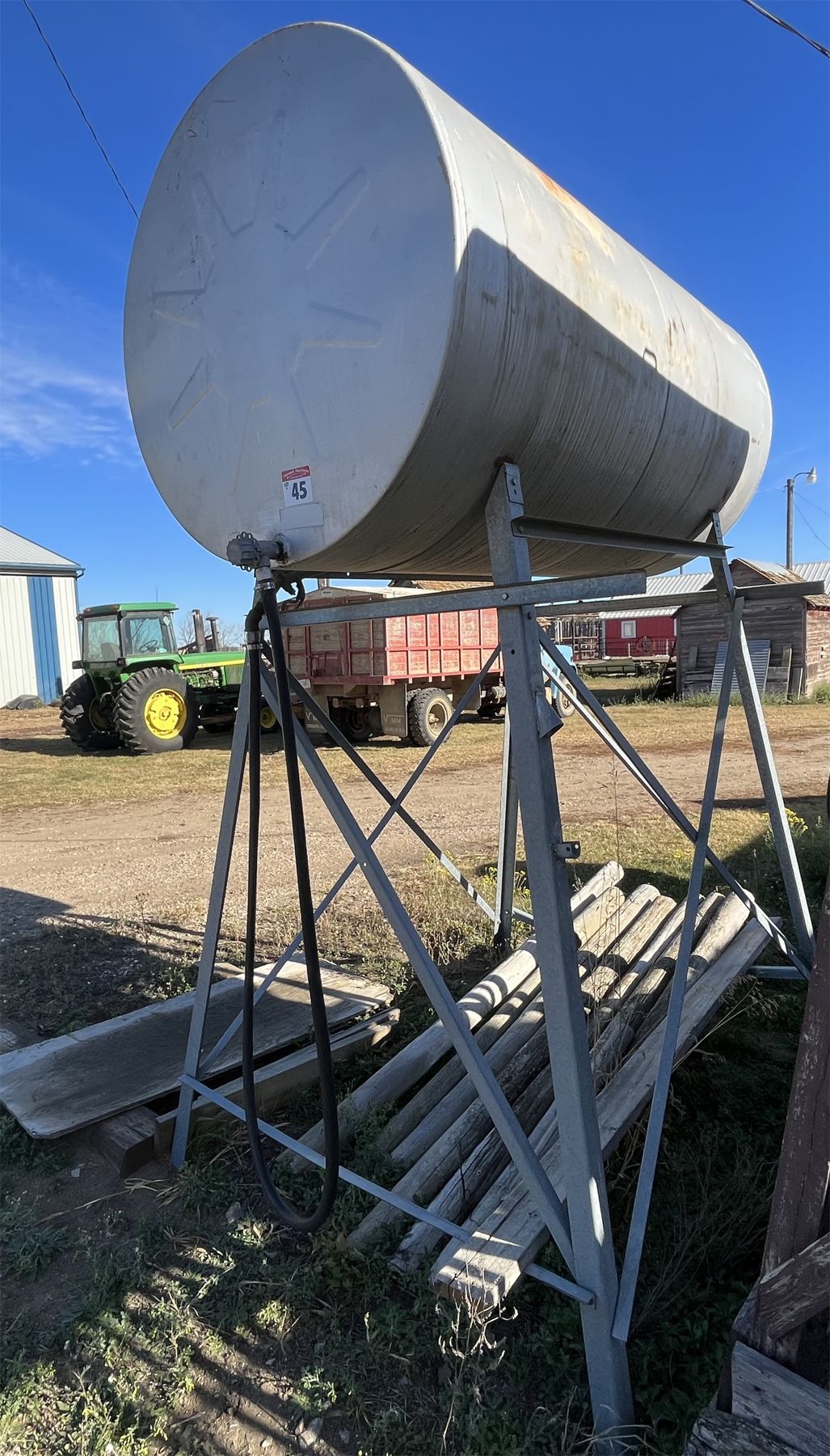 500 Gallon Fuel Tank and Stand