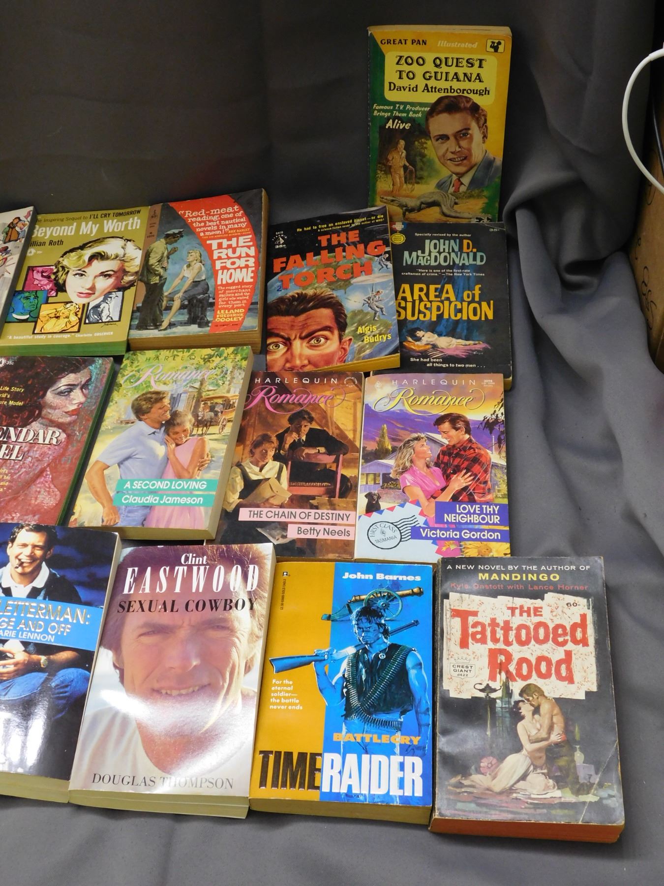 Lot of vintage Pocket Books Pulp Fiction, Romance, Etc