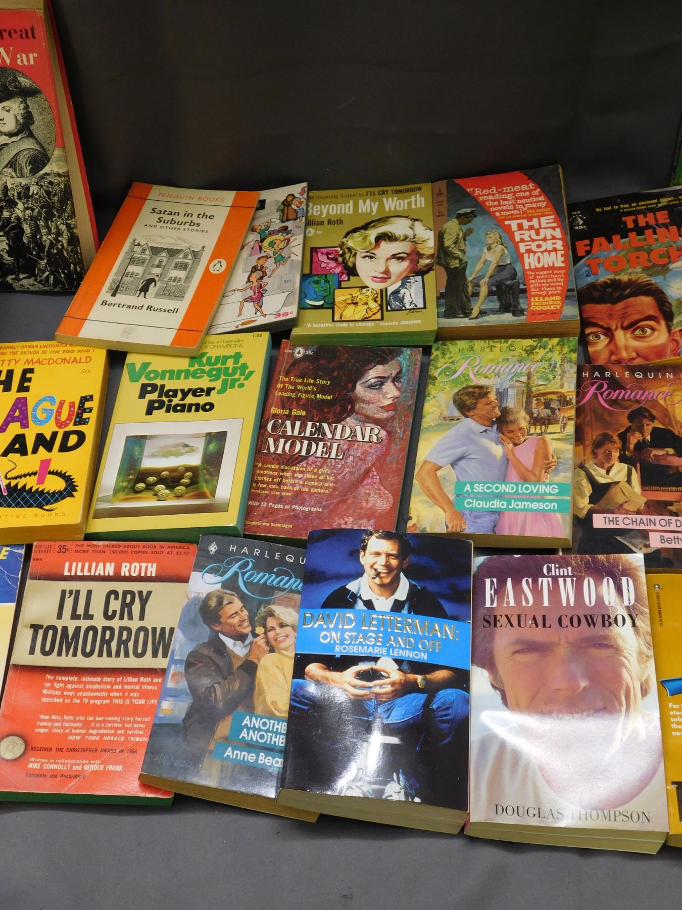 Lot of vintage Pocket Books Pulp Fiction, Romance, Etc