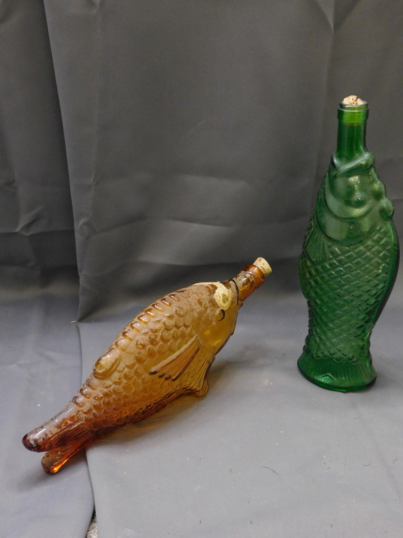 Vintage ROSSO Red Table Wine Yellow Glass Fish Decanter & Green Fish ...