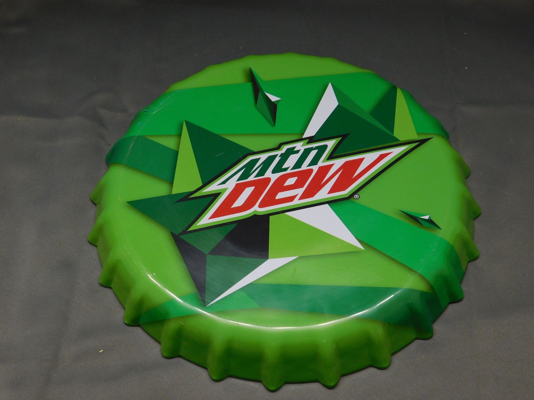 mountain-dew-bottle-cap-wall-decoration