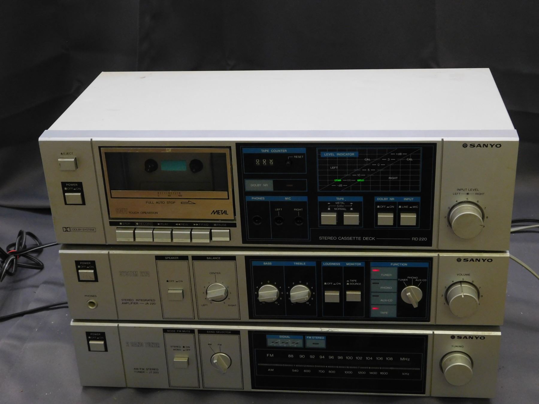 Sanyo 2 Band Tuner JT220, Amplifier JA220, Cassette Deck RD-220