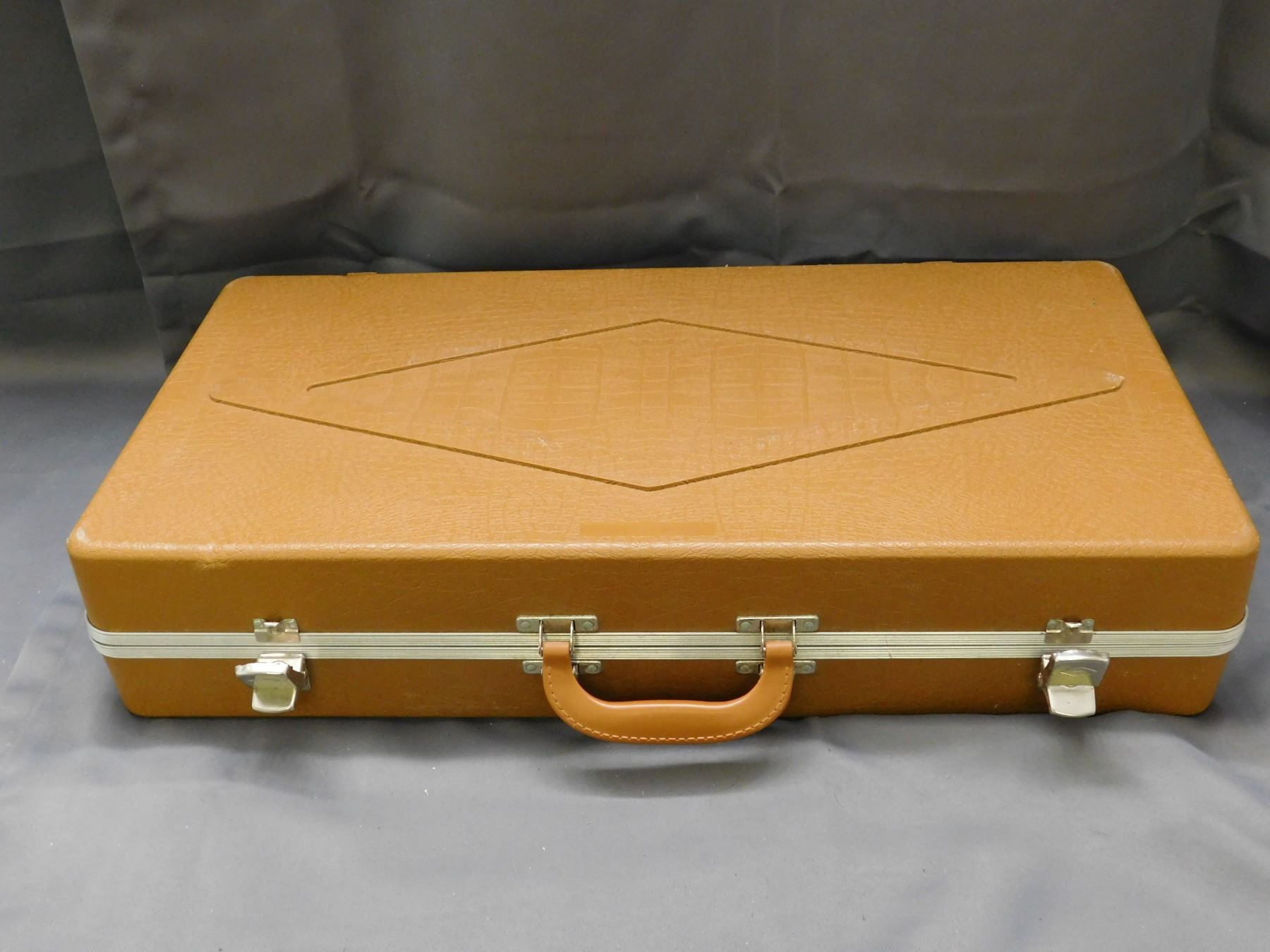 DMC Hard Shell Brown Gun Case 26" long Doskocil