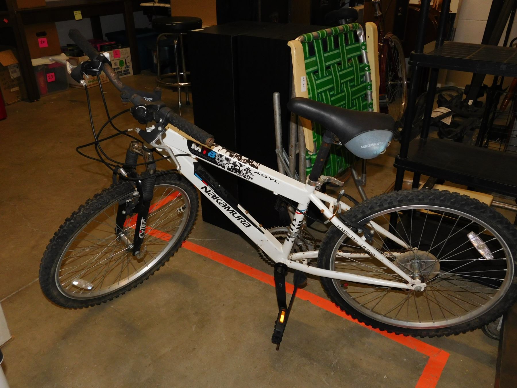 White Adult Bicycle Nakamura Agyl 5-Speed Bike