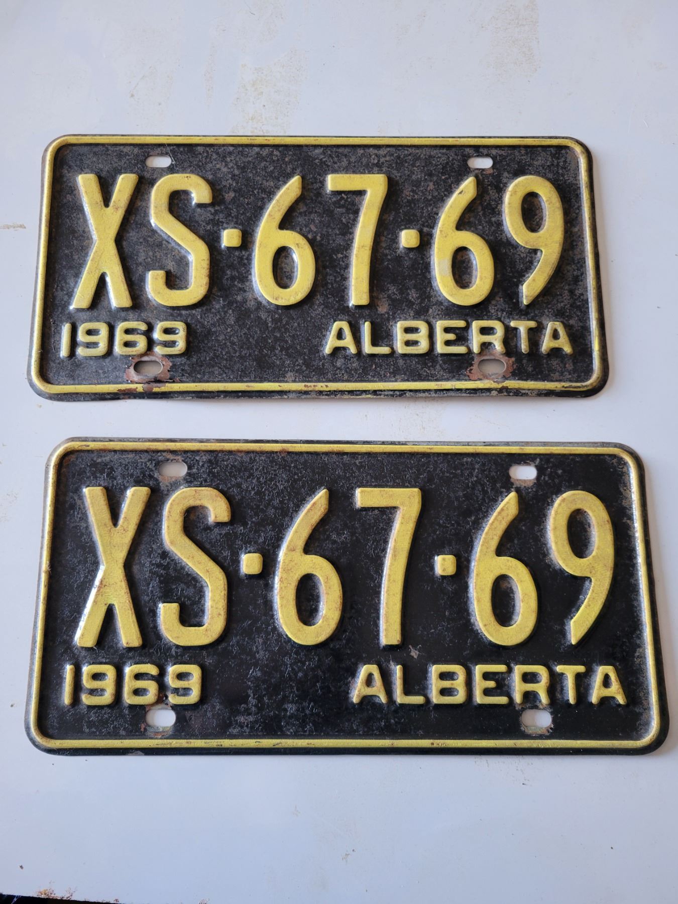 (Lots 12 to 14 are a Group Lot) 2- 1969 License plates