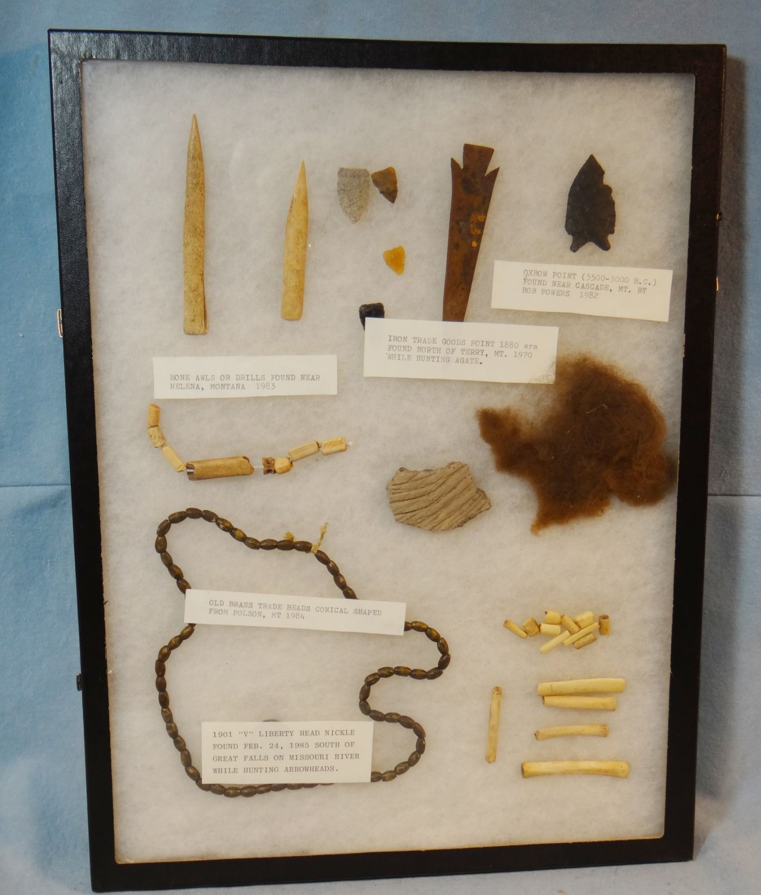 Native American Artifact Case: 27 pieces including Ox Bow point, ca ...
