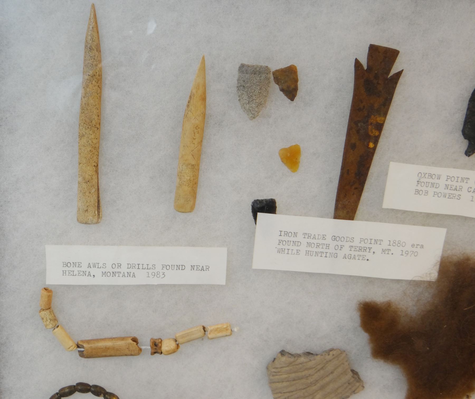 Native American Artifact Case: 27 pieces including Ox Bow point, ca ...