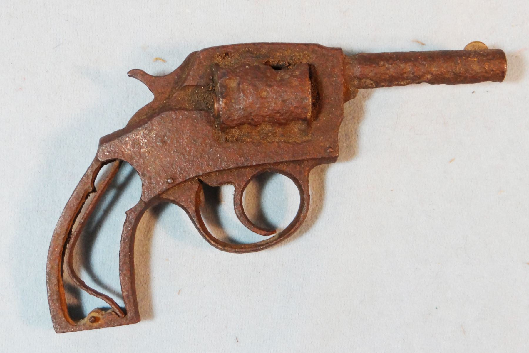 7 pcs: (4) vintage knives, Iver Johnson Bull Dog pistol .32 cal., parts ...