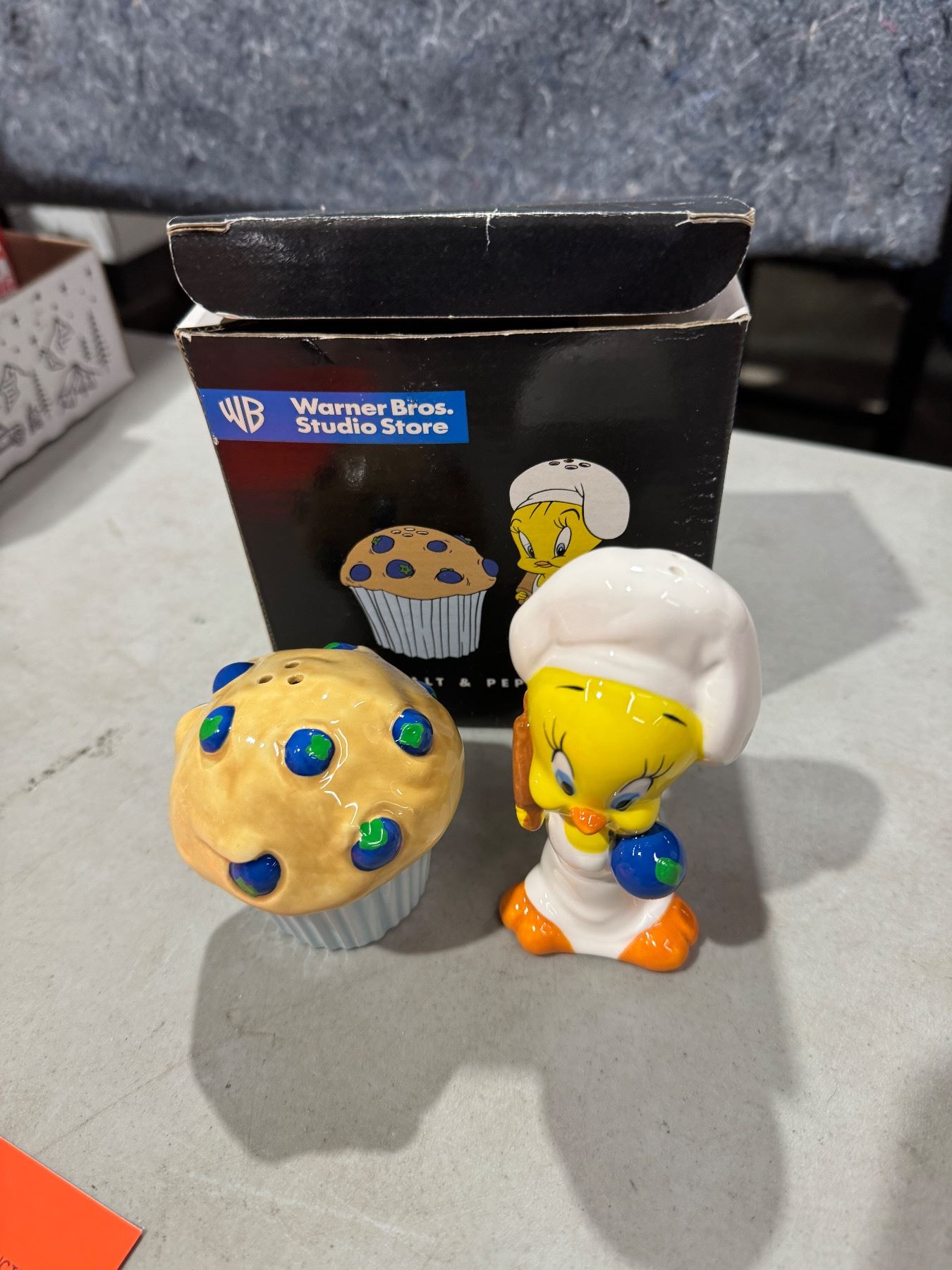 Warner bros. Salt & pepper
