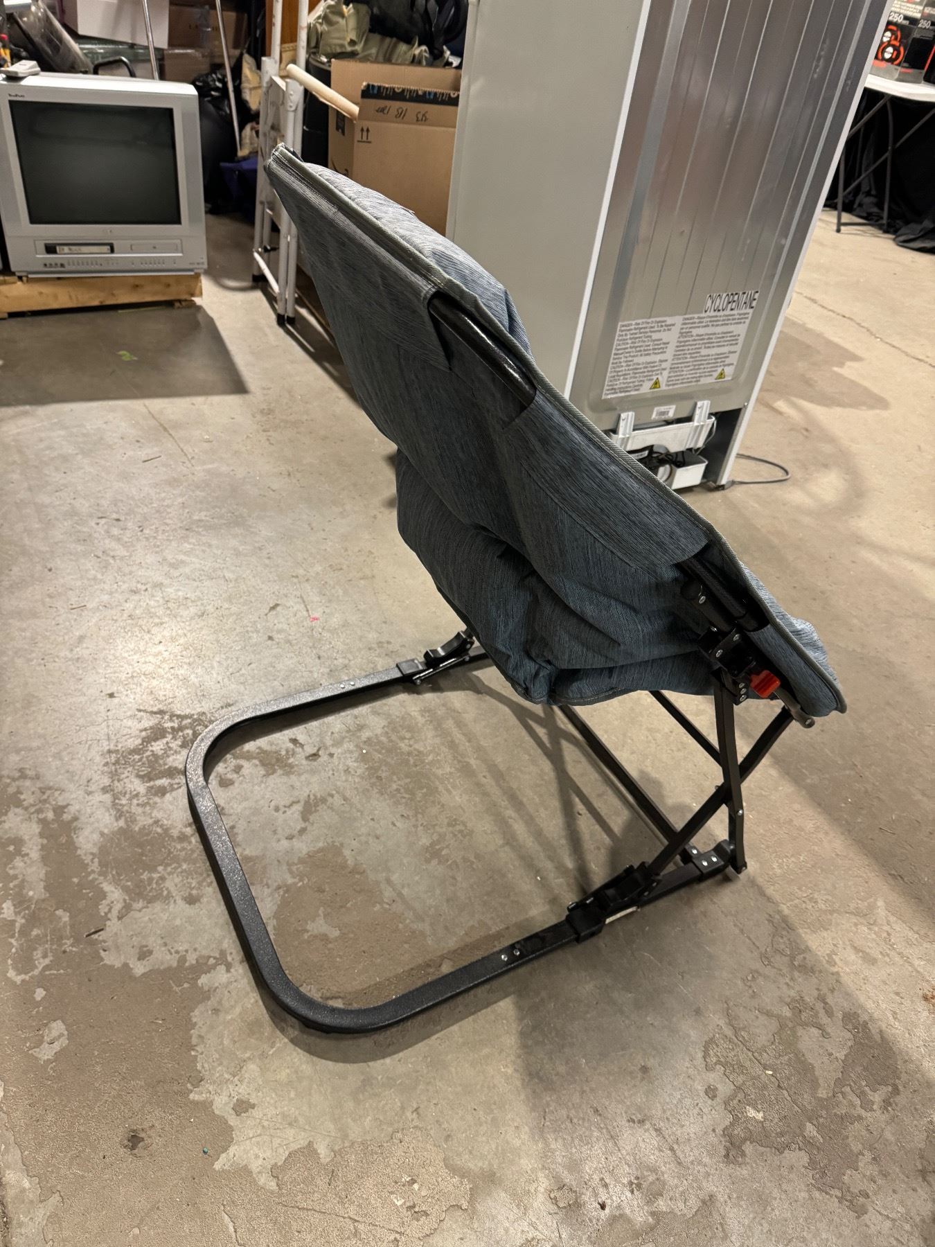 Diamond rocker folding chair
