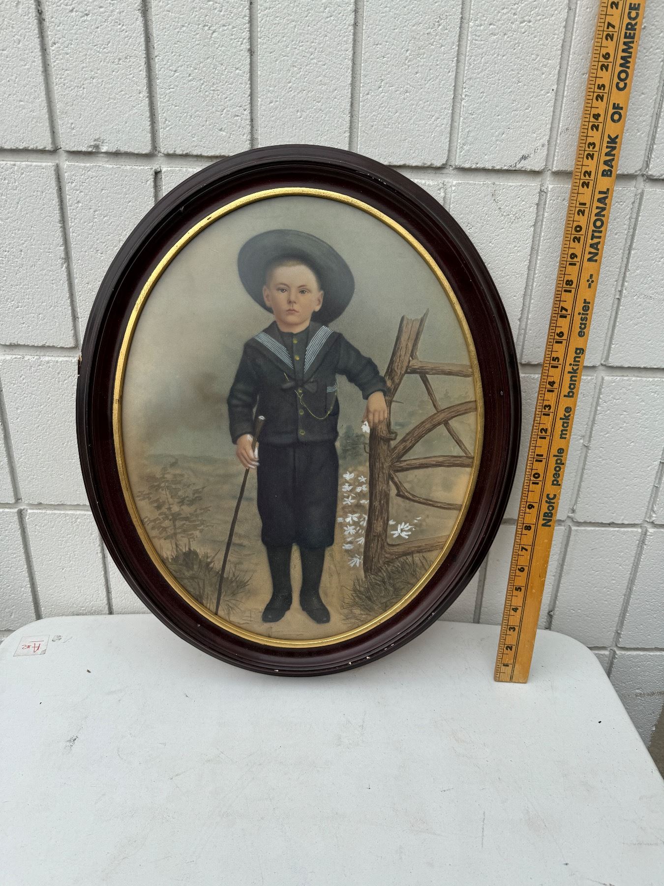 Oval frame wall hanging