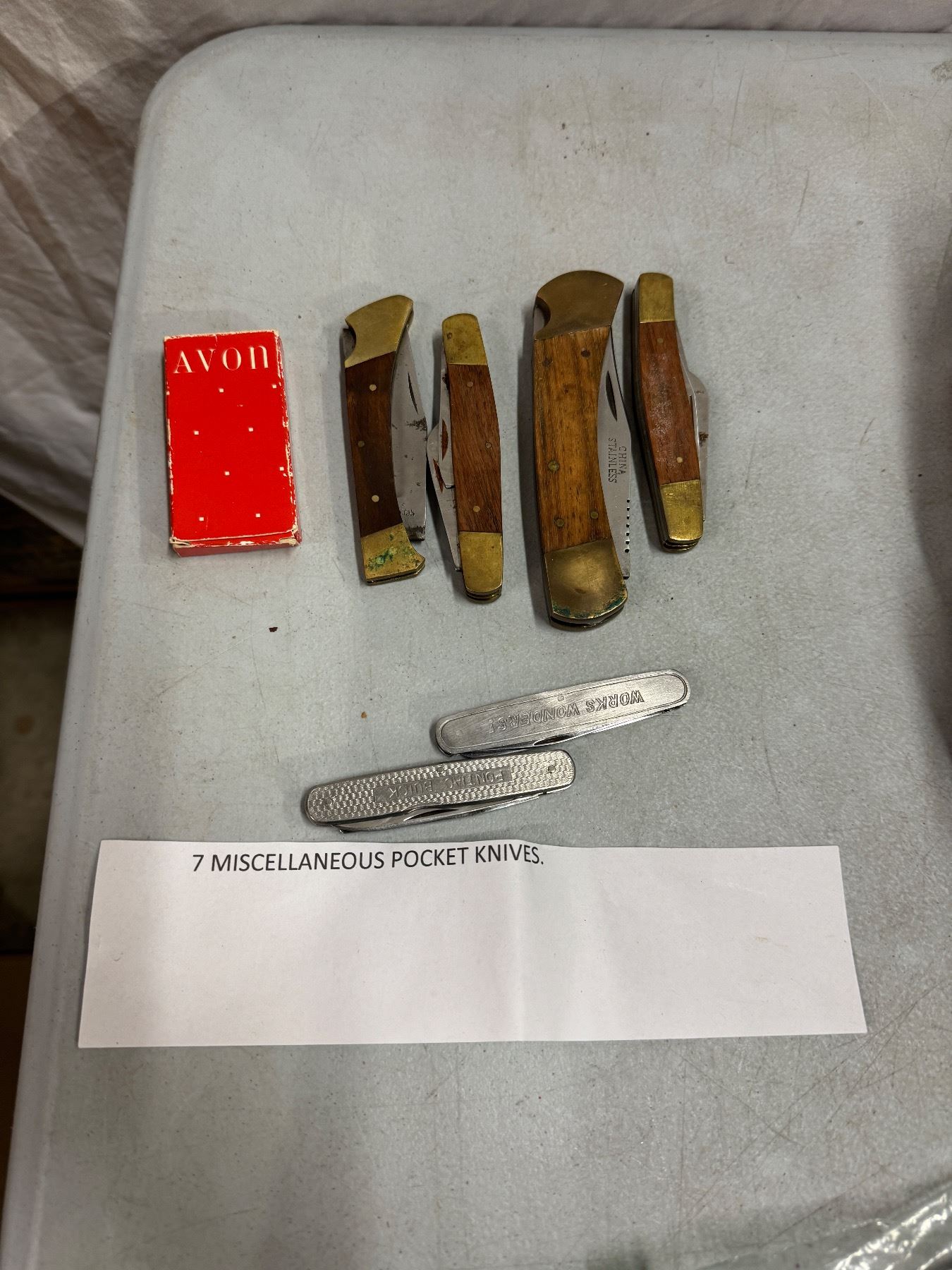 7 miscellaneous pocket knives