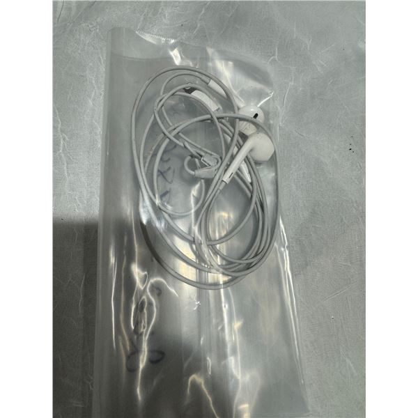 Apple wired earbuds