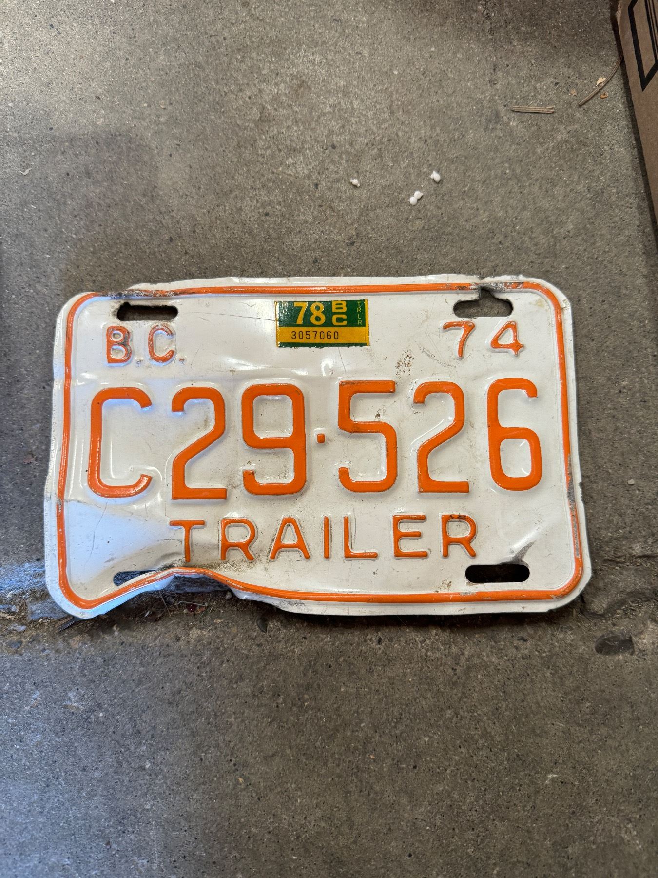 Trailer plate