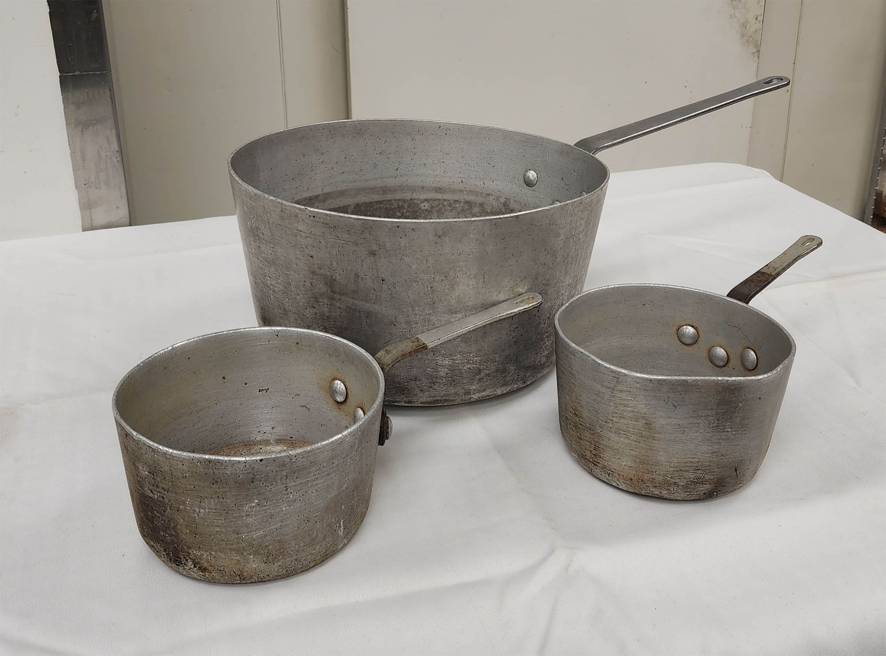 3 ALUMINUM INDUSTRIAL COOKING POTS
